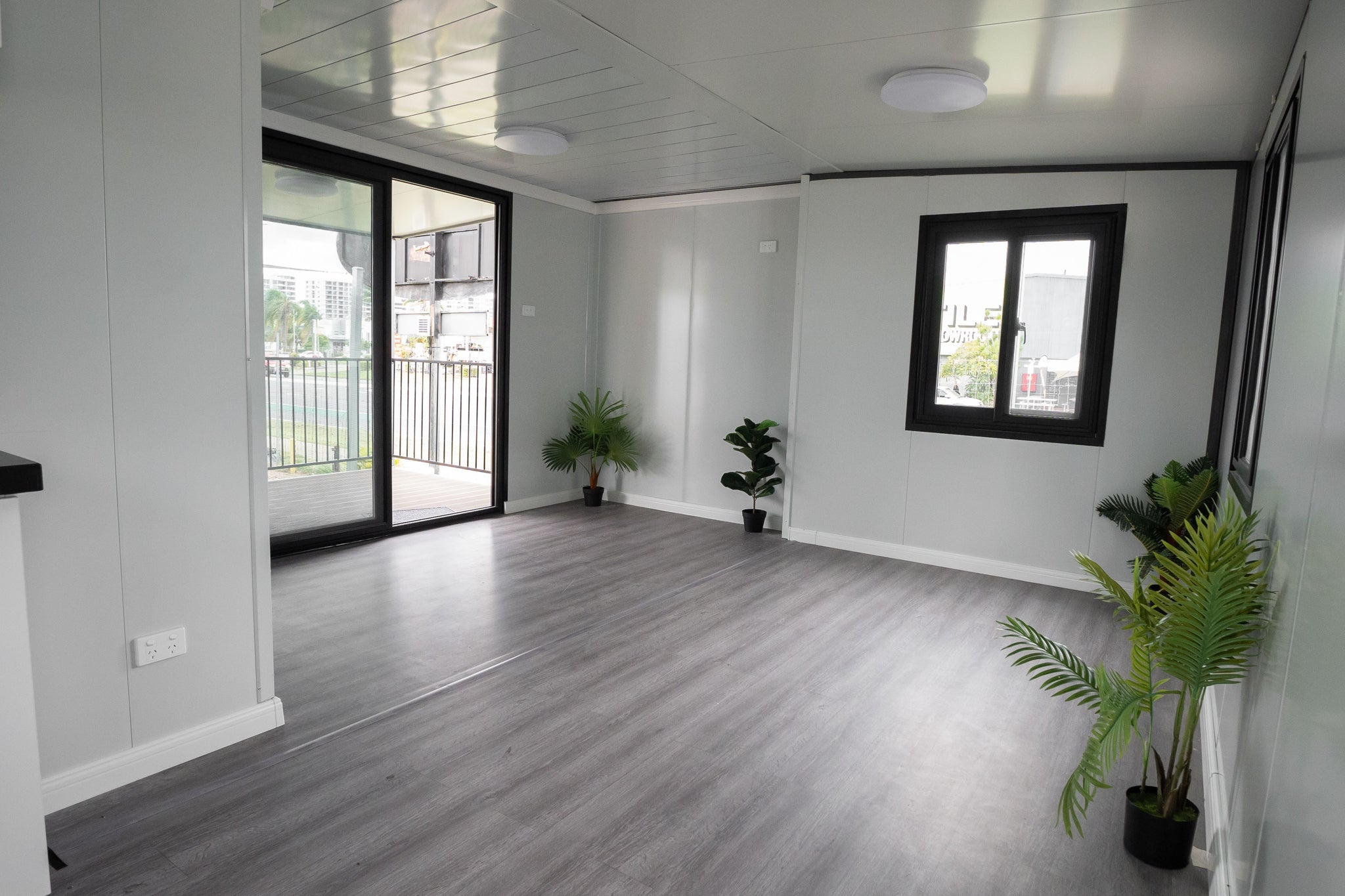 The Queenslander | 6.3m Expanding Mobile Cabin / Tiny Home – CabinTech